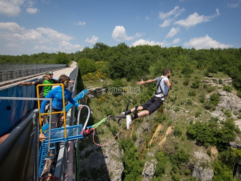 Bungee Jumping Abruzzo, prezzi e prenotazioni 2026 | Yumping