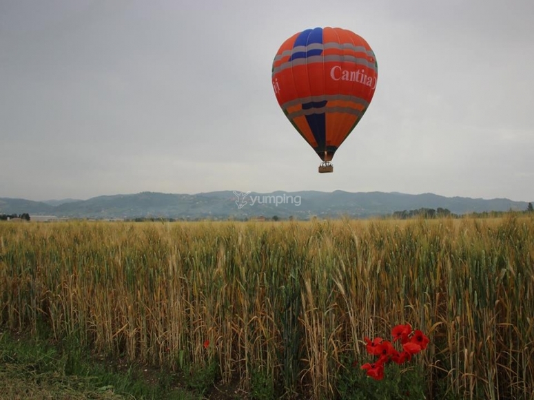 Paseo en globo aerostático para niños por el campo de Asís 1H desde 167 ...