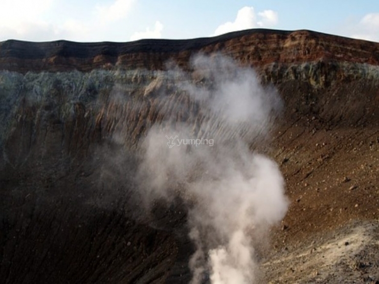 Escursione in barca a Vulcano beach da Vulcano 2h da 38€ | Yumping