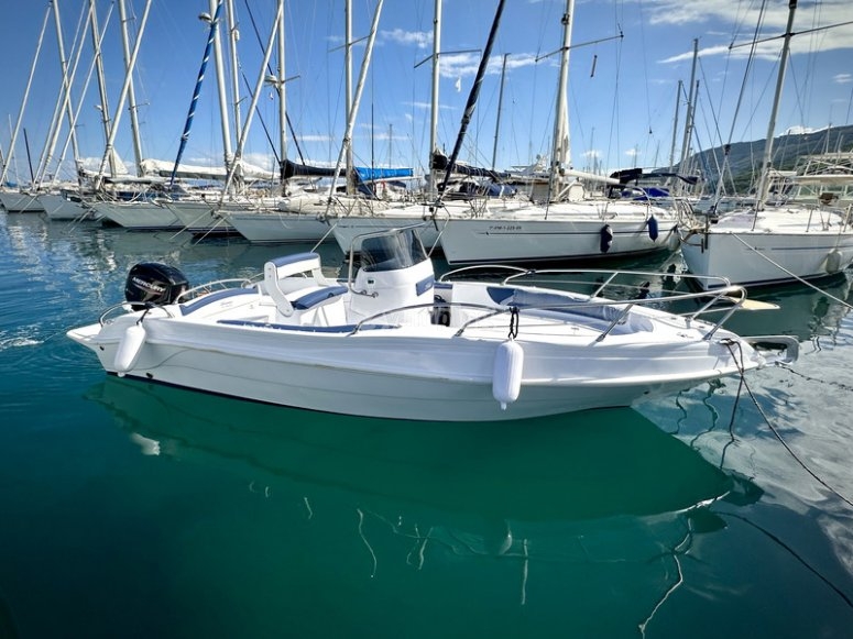 Noleggio barca a Vibo Valentia mezza giornata da 260€ | Yumping