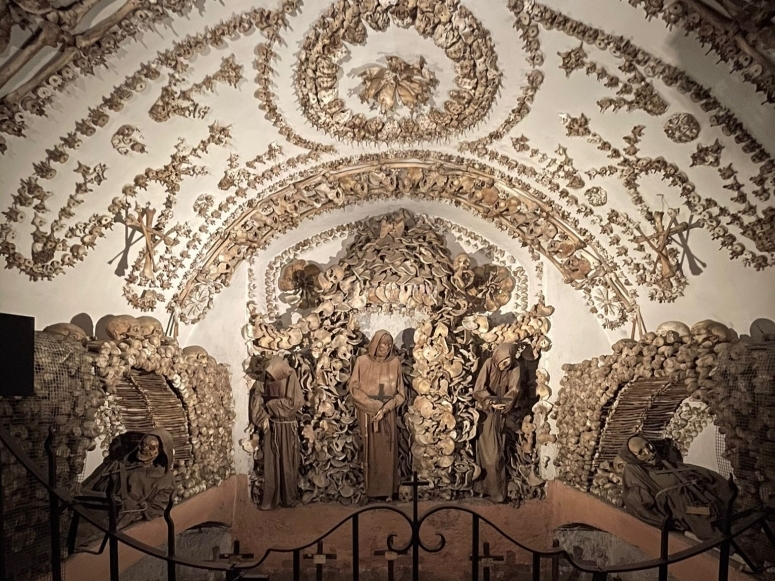 Guided tour of the Crypt of the Capuchin Friars from £43 | Yumping